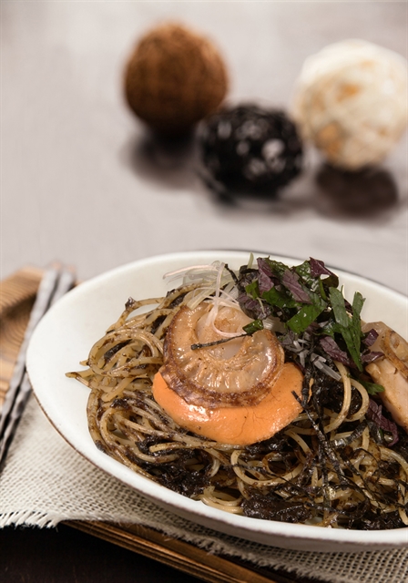 Seaweed Pasta with Scallops