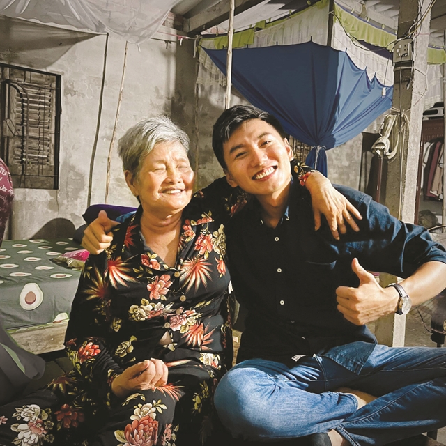 Young vlogger brings Việt Nam to life