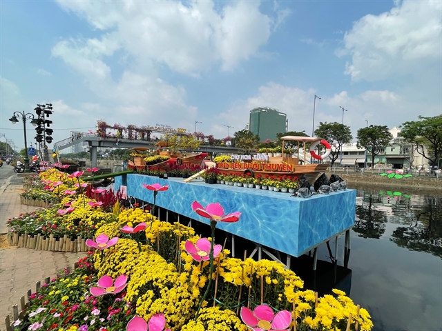 Spring flower market in District 8 officially opens