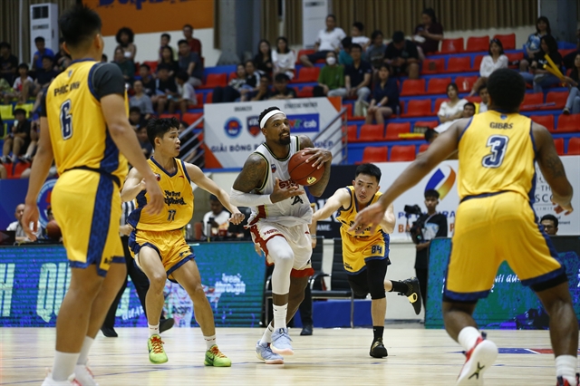 Heat beats Dolphins to secure top of standings