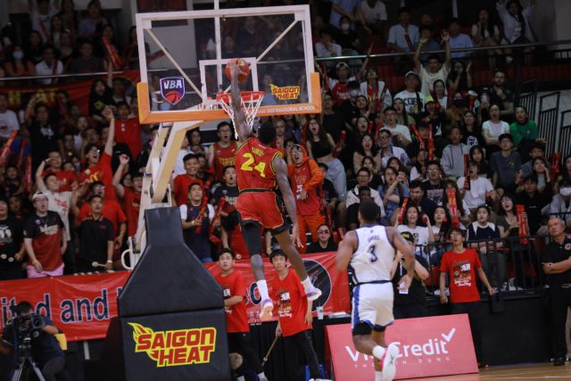 Saigon Heat still in first place after defeating Nha Trang Dolphins