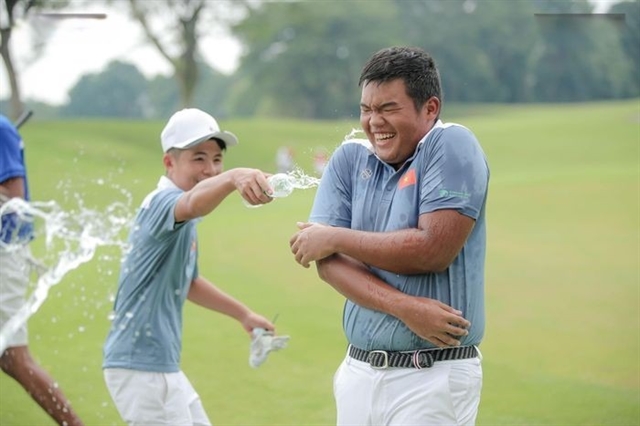 Sơn swings his way to win Lion City Cup