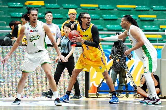 Dolphins defeat Catfish in debut match at new home arena