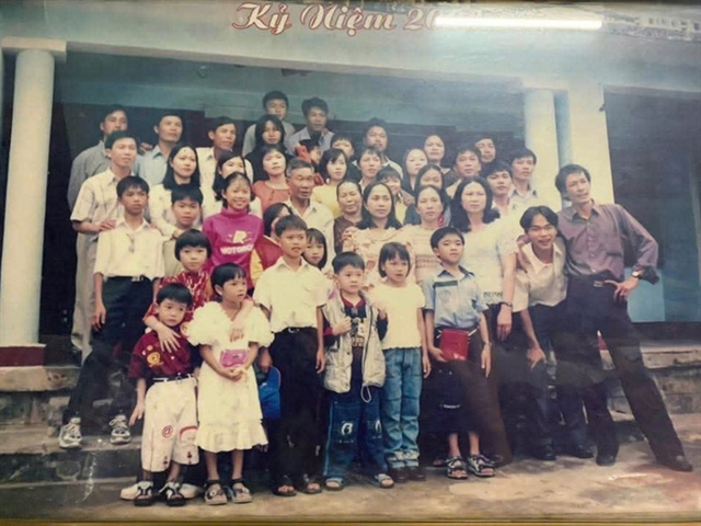 A hundred faces, one frame: Gia Lai family’s 22-year Tết ritual