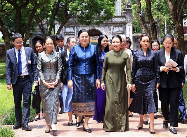Spouses of Vietnamese, Lao, Cambodian, Thai PMs tour Hà Nội's Temple of ...