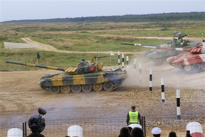 Việt Nam triumphs in Tank Biathlon of 2020 Army Games